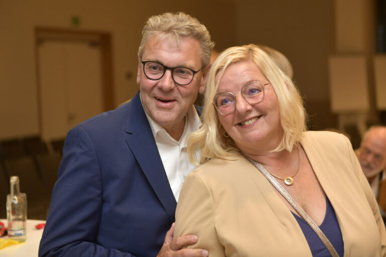 Lippes neuer Landrat: Meinolf Haase schlägt Ilka Kottmann - Lippische ...